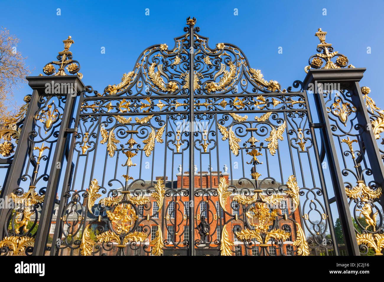 England, London, Kensington, Kensington Palace, Entrance Gates Stock ...