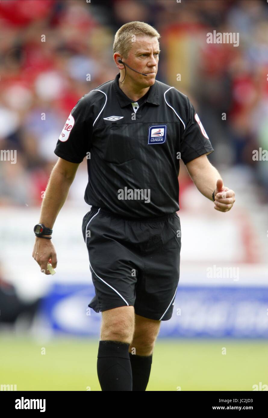 Referee anthony bates hi-res stock photography and images - Alamy