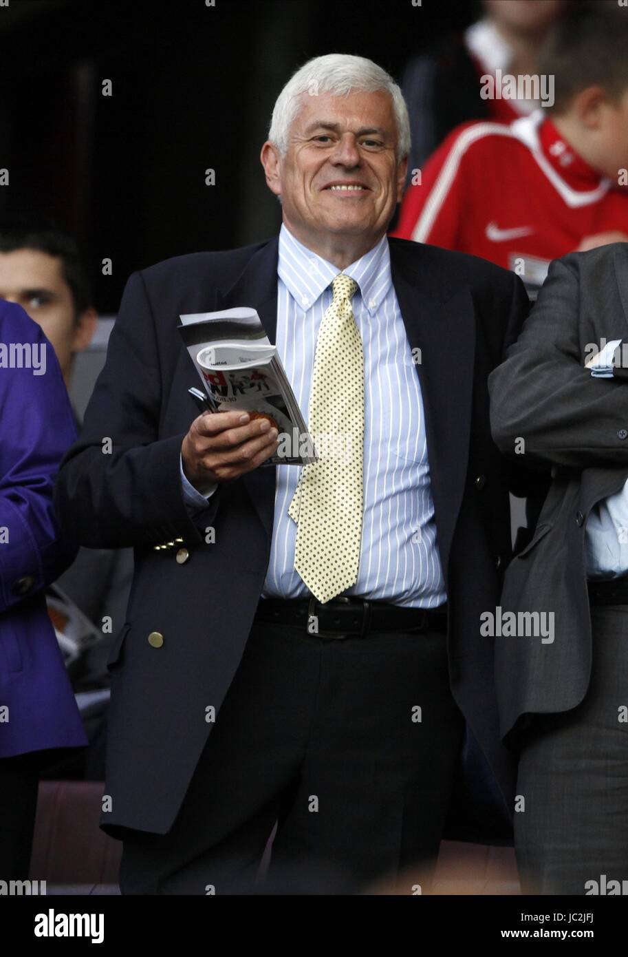 Newcastle united chairman hi-res stock photography and images - Alamy