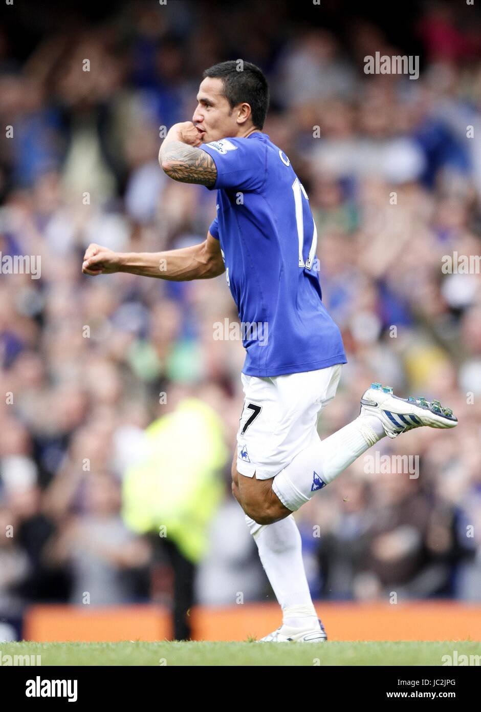 TIM CAHILL CELEBRATES EVERTON V WOLVES GOODISON PARK LIVERPOOL ENGLAND ...