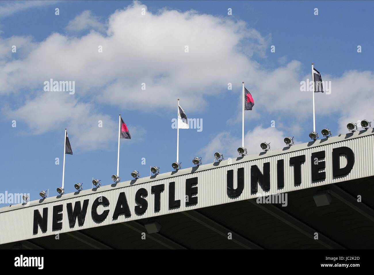 NEWCASTLE UNITED STADIUM FLAGS NEWCASTLE UNITED FC ST.JAMES PARK ...