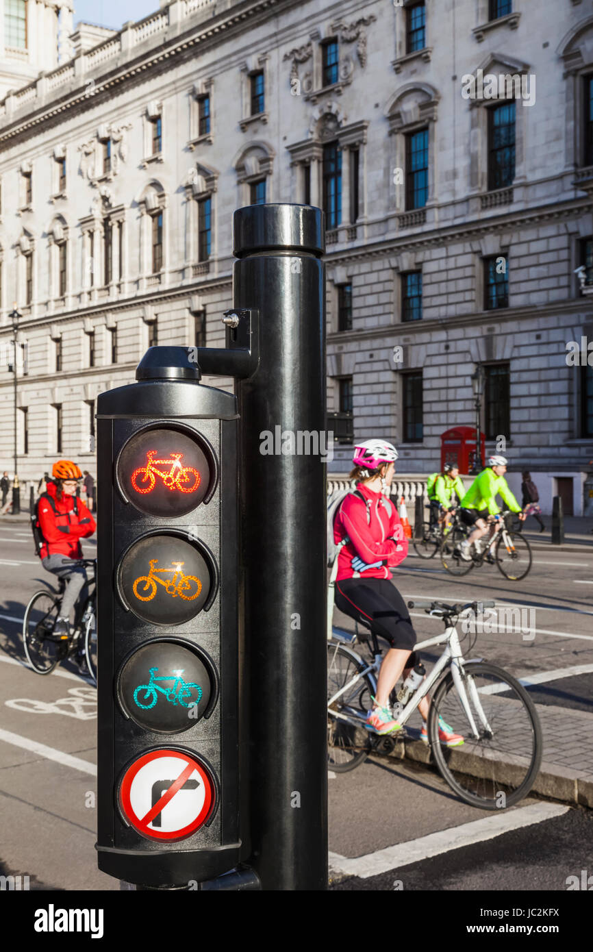 England, London, Cycle Lane Traffic Lights Stock Photo - Alamy