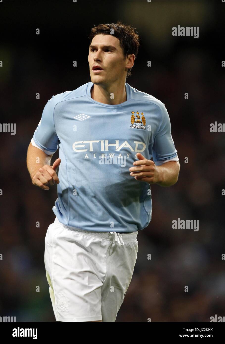 GARETH BARRY MANCHESTER CITY FC MANCHESTER CITY FC EASTLANDS CITY OF ...