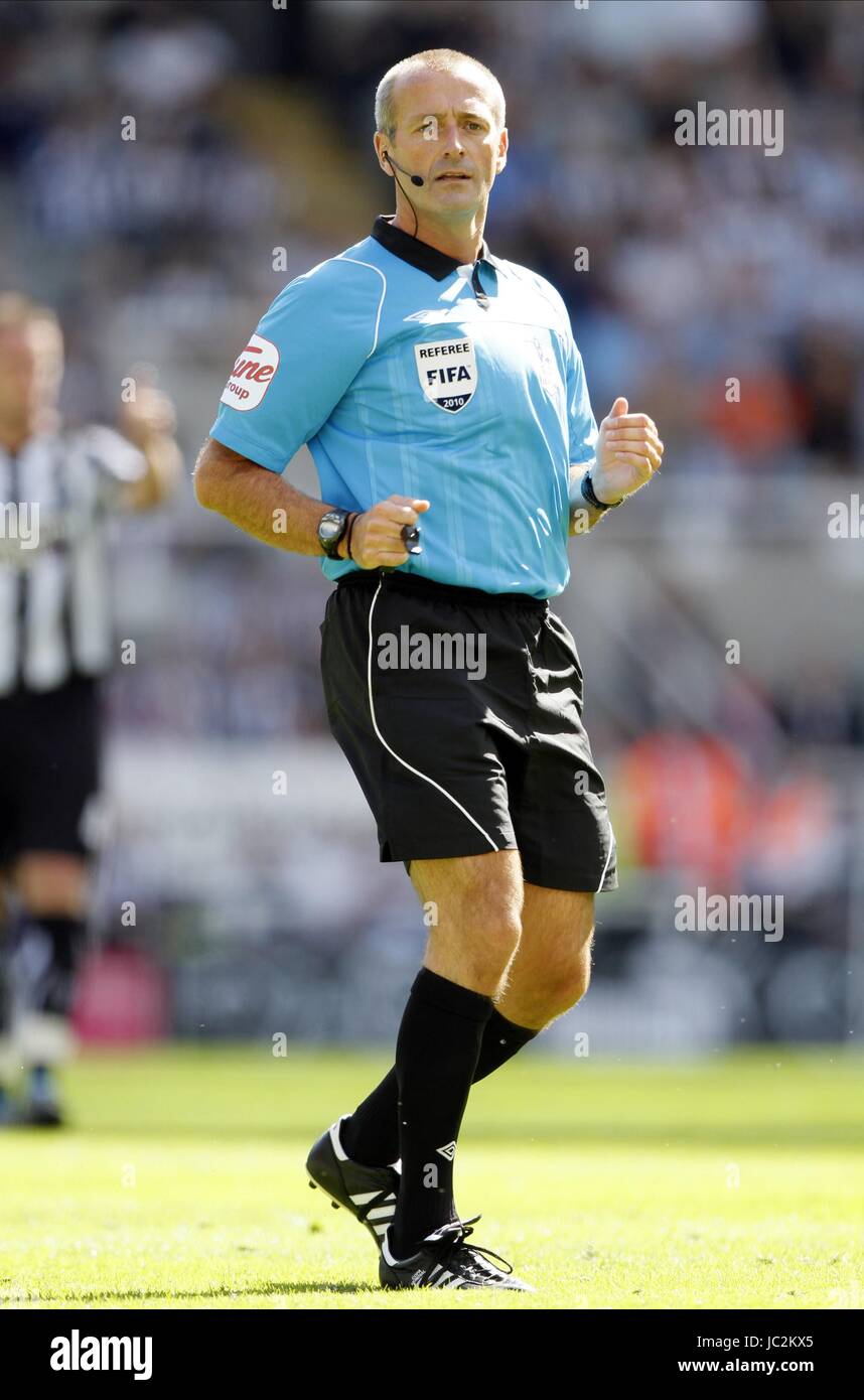 MARTIN ATKINSON PREMIERSHIP REFEREE PREMIERSHIP REFEREE ST.JAMES PARK ...