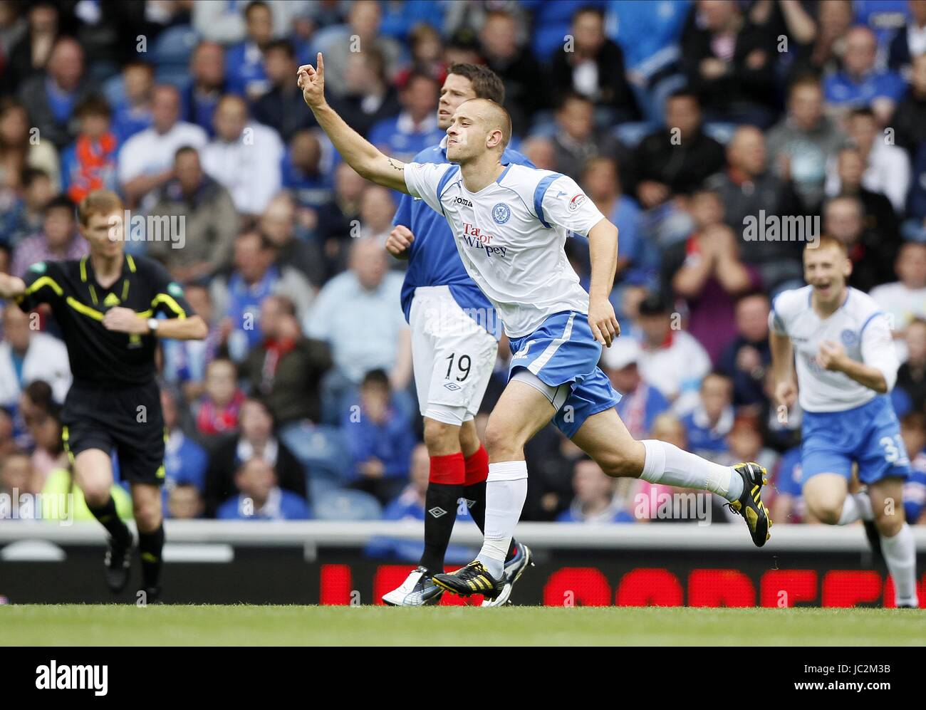 DANNY GRAINGER CELEBRATES HIS GLASGOW RANGERS V ST.JOHNSTONE IBROX ...