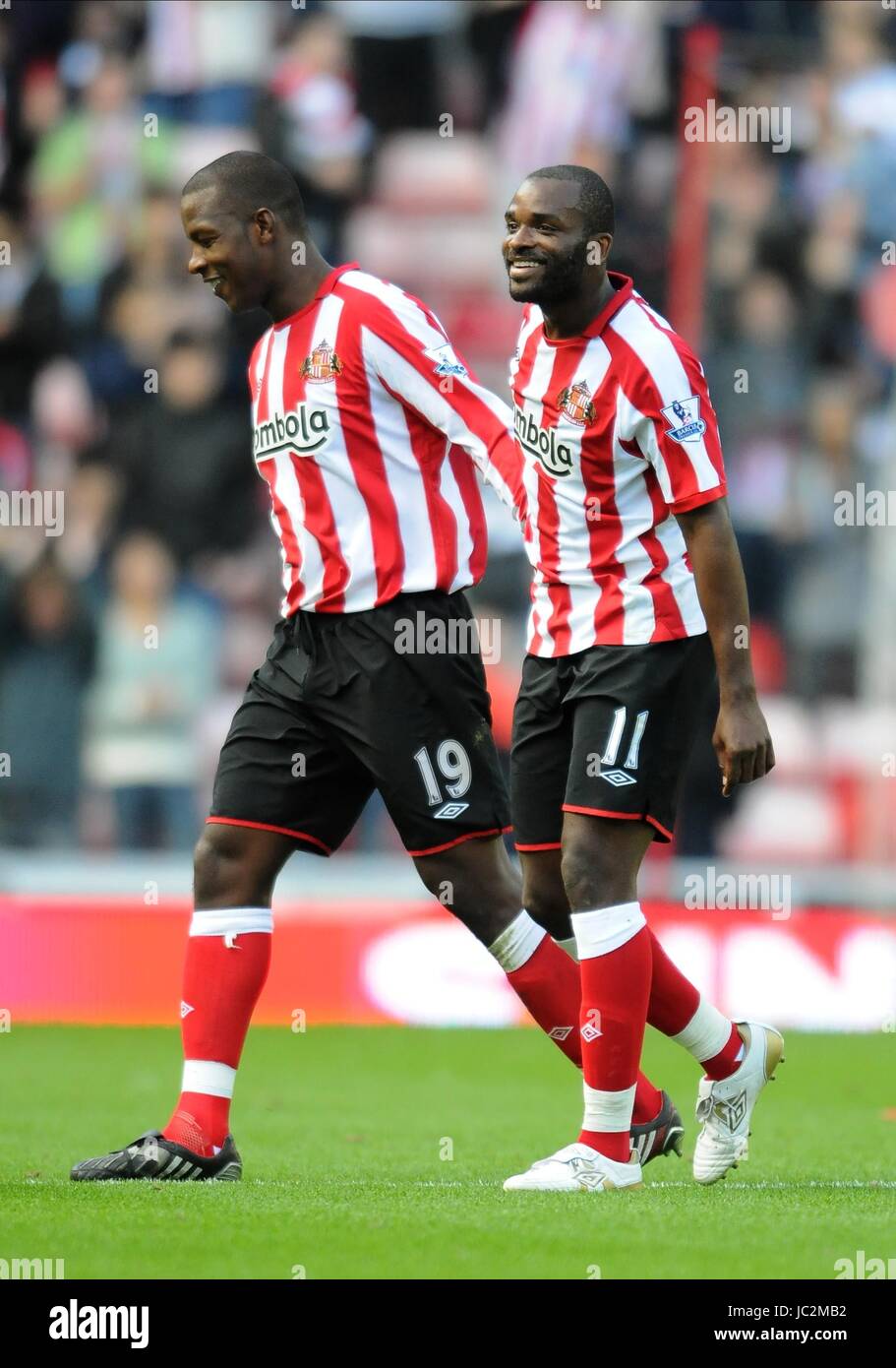 TITUS BRAMBLE & DARREN BENT SUNDERLAND V MANCHESTER CITY F STADIUM OF ...