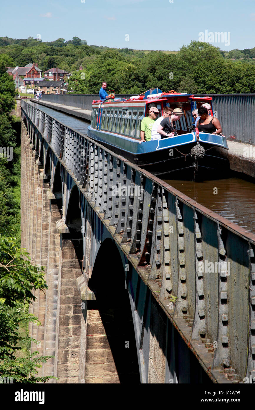 Pontcysyllte Aqueduct which carries the Llangollen Canal over the river ...