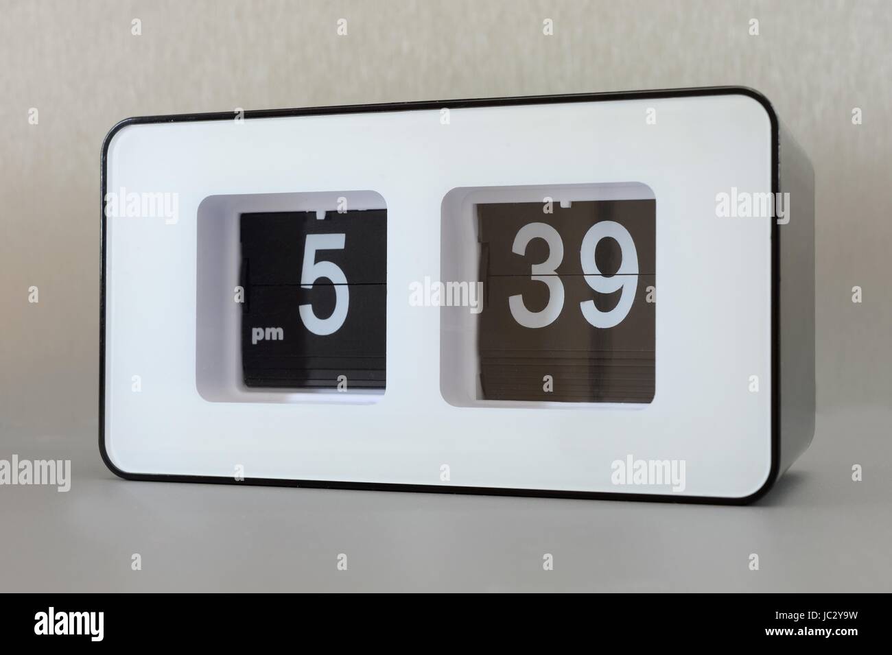 Retro flip clock hi-res stock photography and images - Alamy