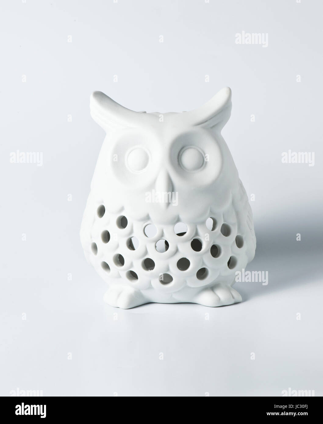 Ceramic owl hi-res stock photography and images - Alamy