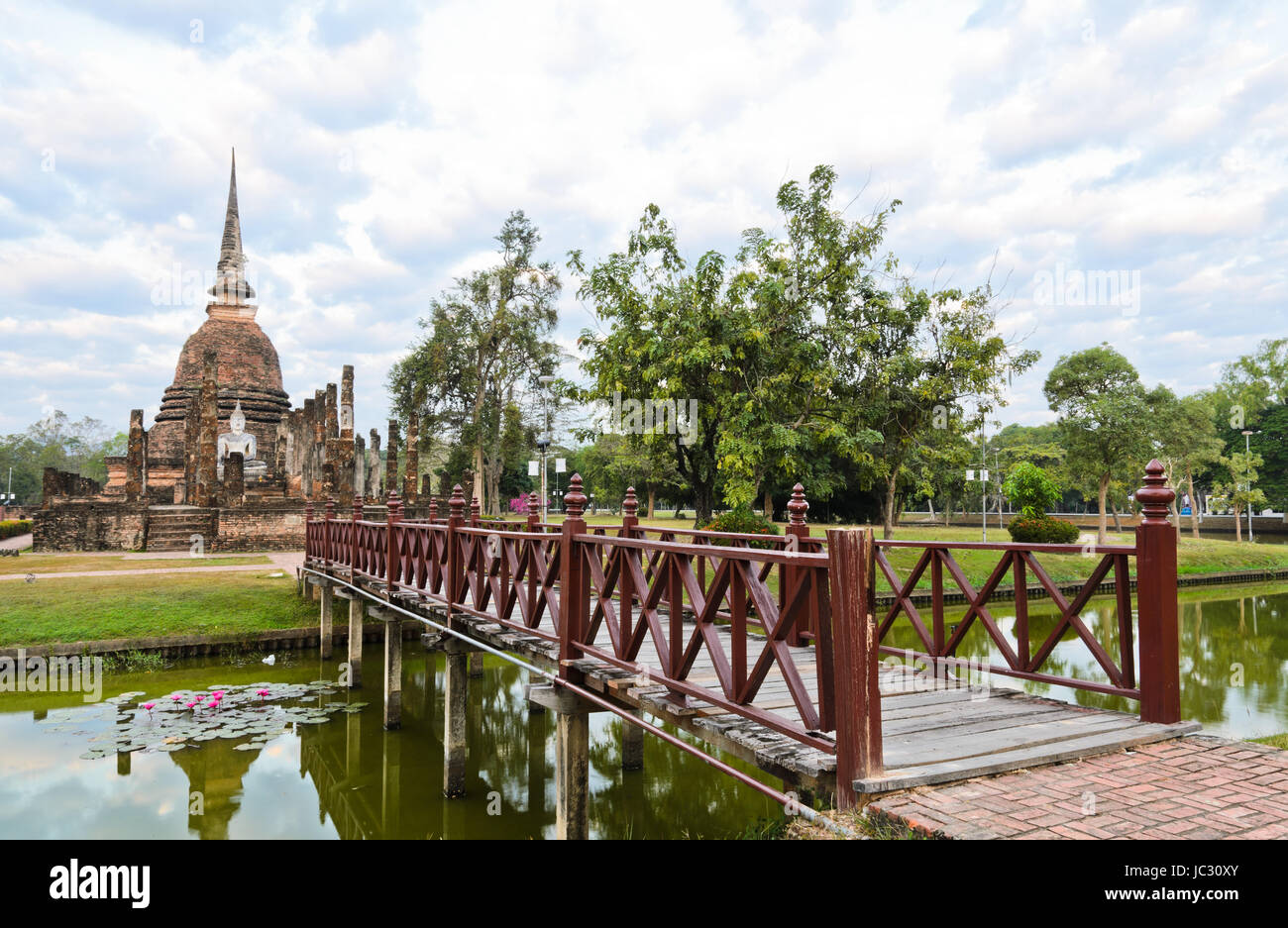 Pond to wat sa si hi-res stock photography and images - Alamy