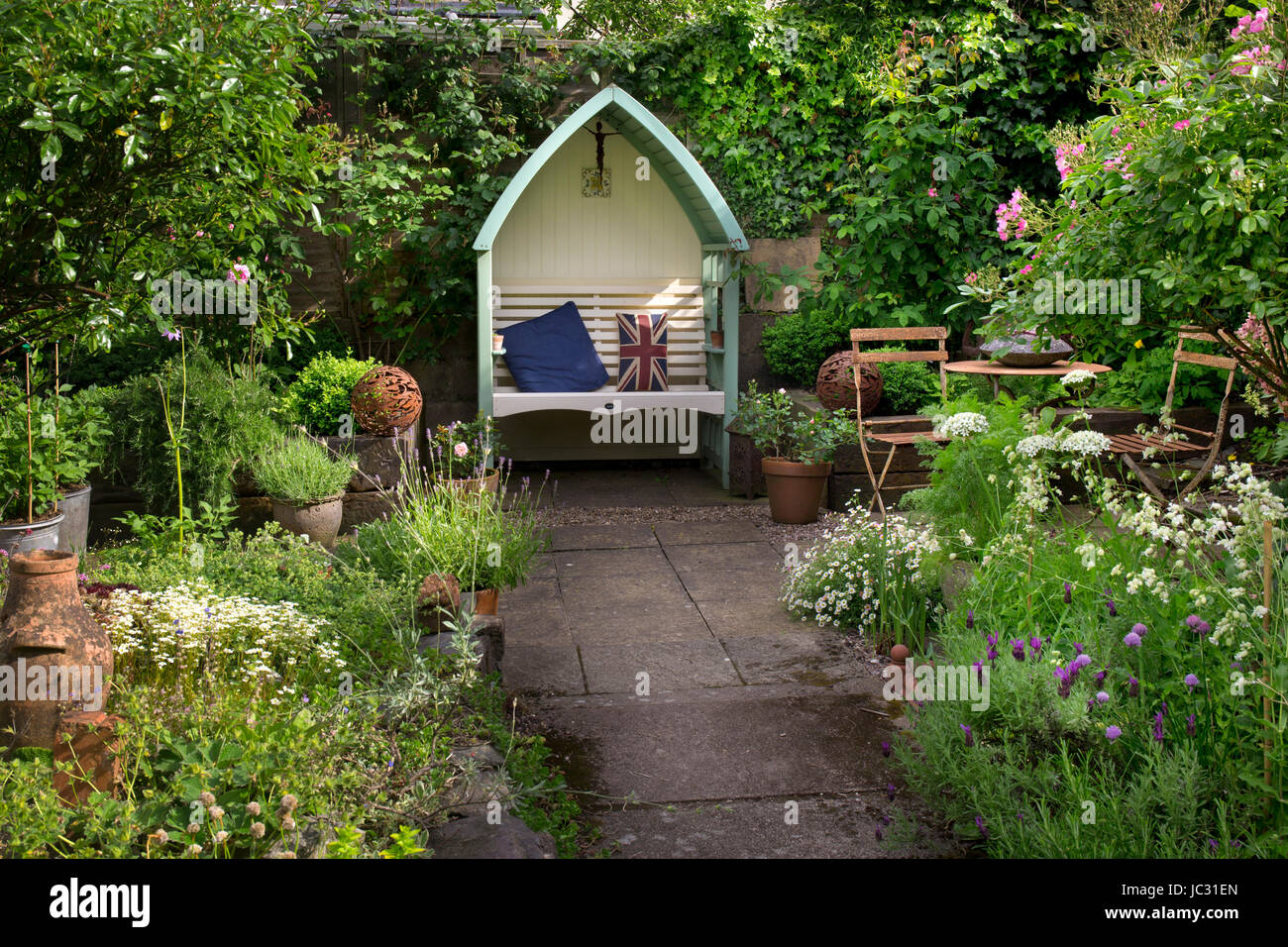 Garden Seating Area Stock Photos & Garden Seating Area Stock Images - Alamy