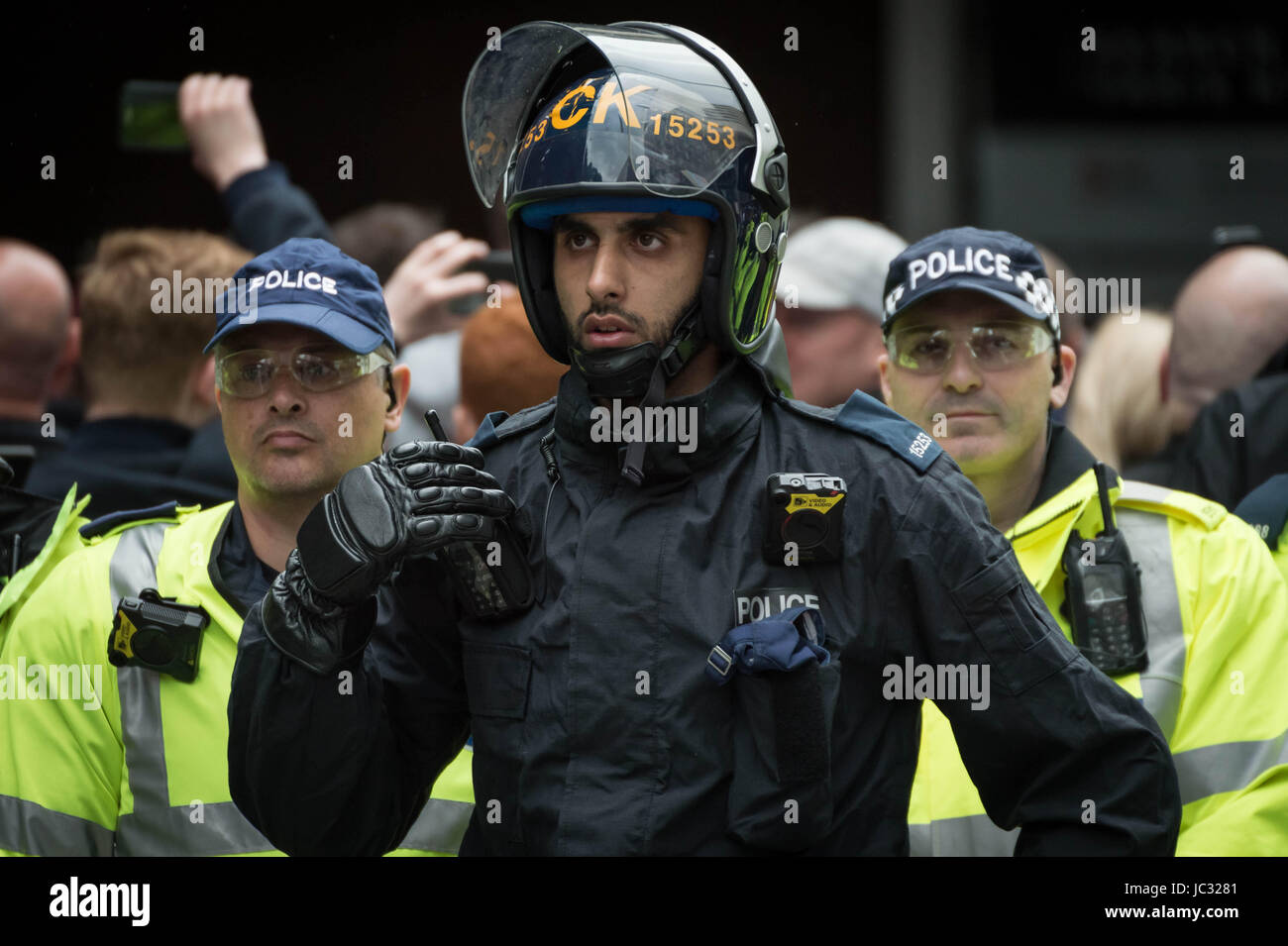 About 1,000 attend right-wing ‘Unite Against Hate' anti-Islamic march ...