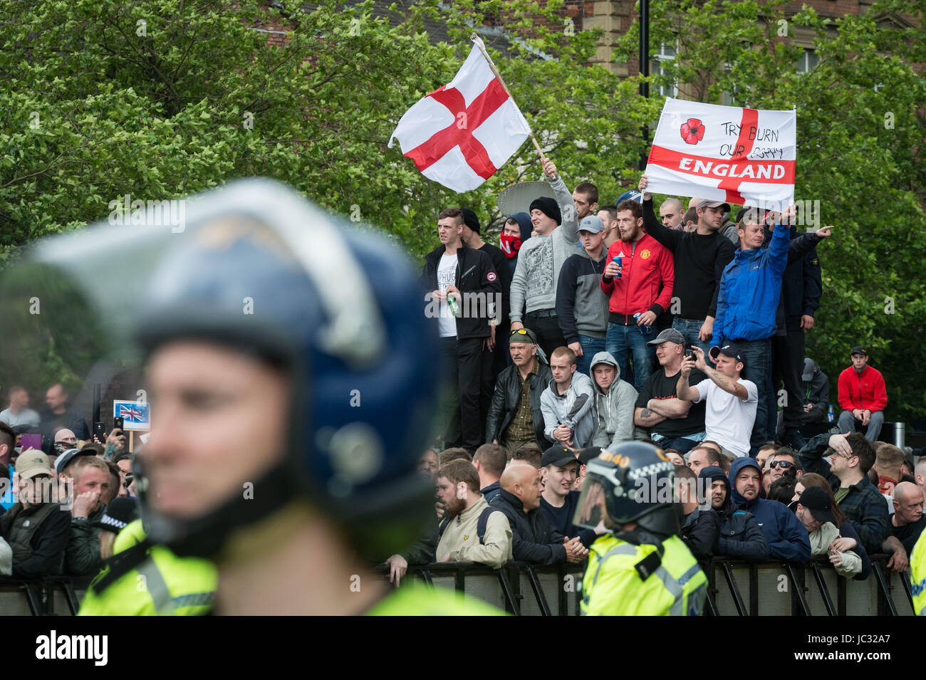 About 1,000 attend right-wing ‘Unite Against Hate' anti-Islamic march ...