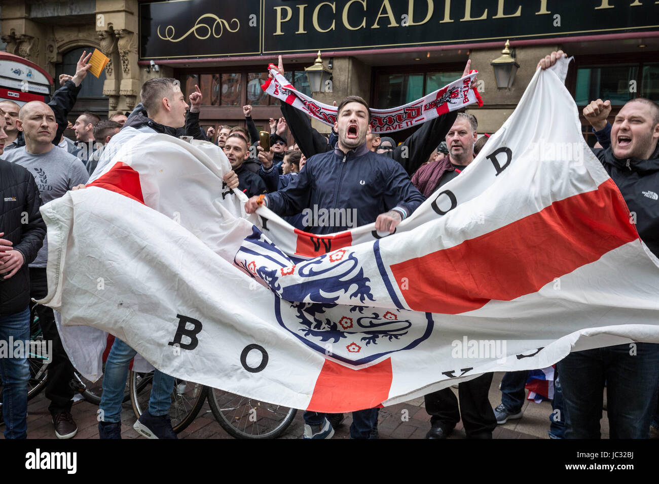 About 1,000 attend right-wing ‘Unite Against Hate' anti-Islamic march ...