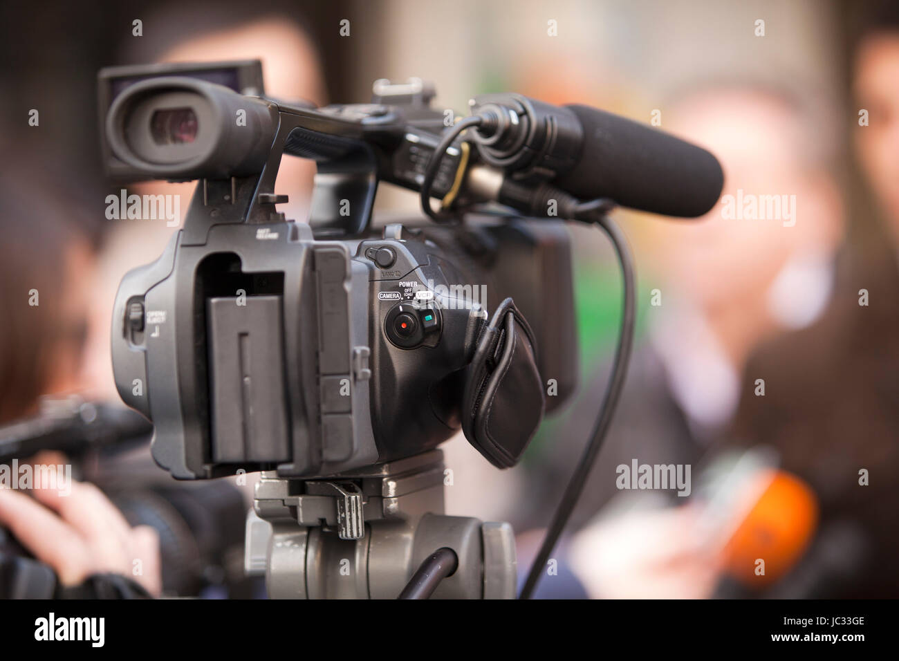 video camera cameraman Stock Photo - Alamy