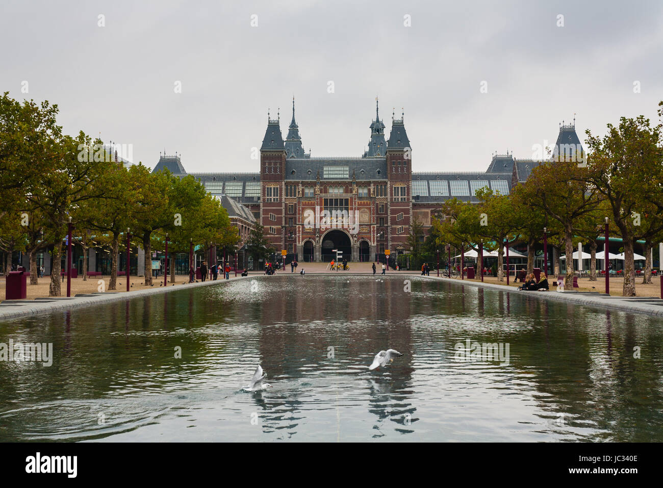 Rijksmuseum main entrance with pond in the forefront ,Amsterdam ...