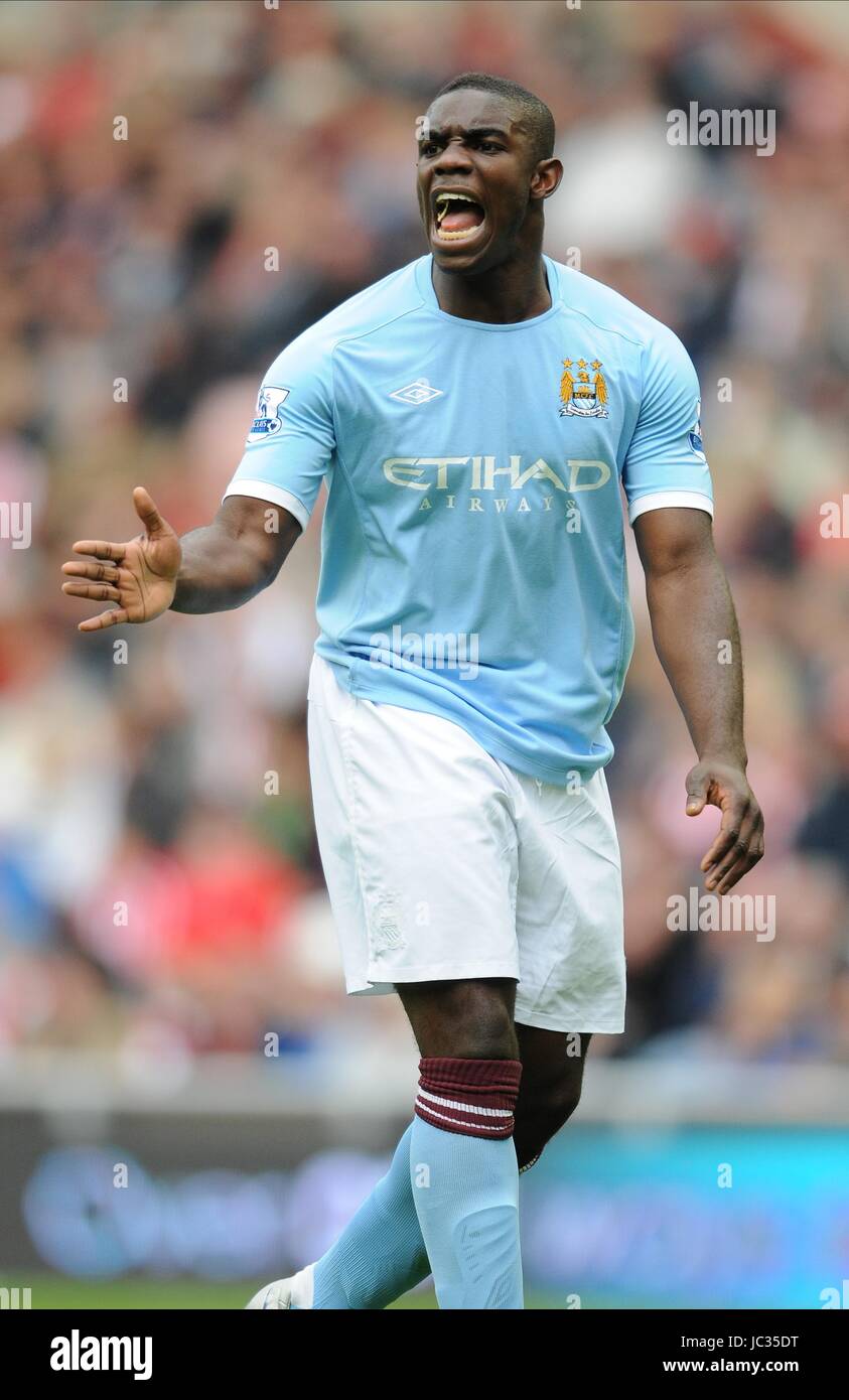 MICAH RICHARDS MANCHESTER CITY FC MANCHESTER CITY FC STADIUM OF LIGHT ...