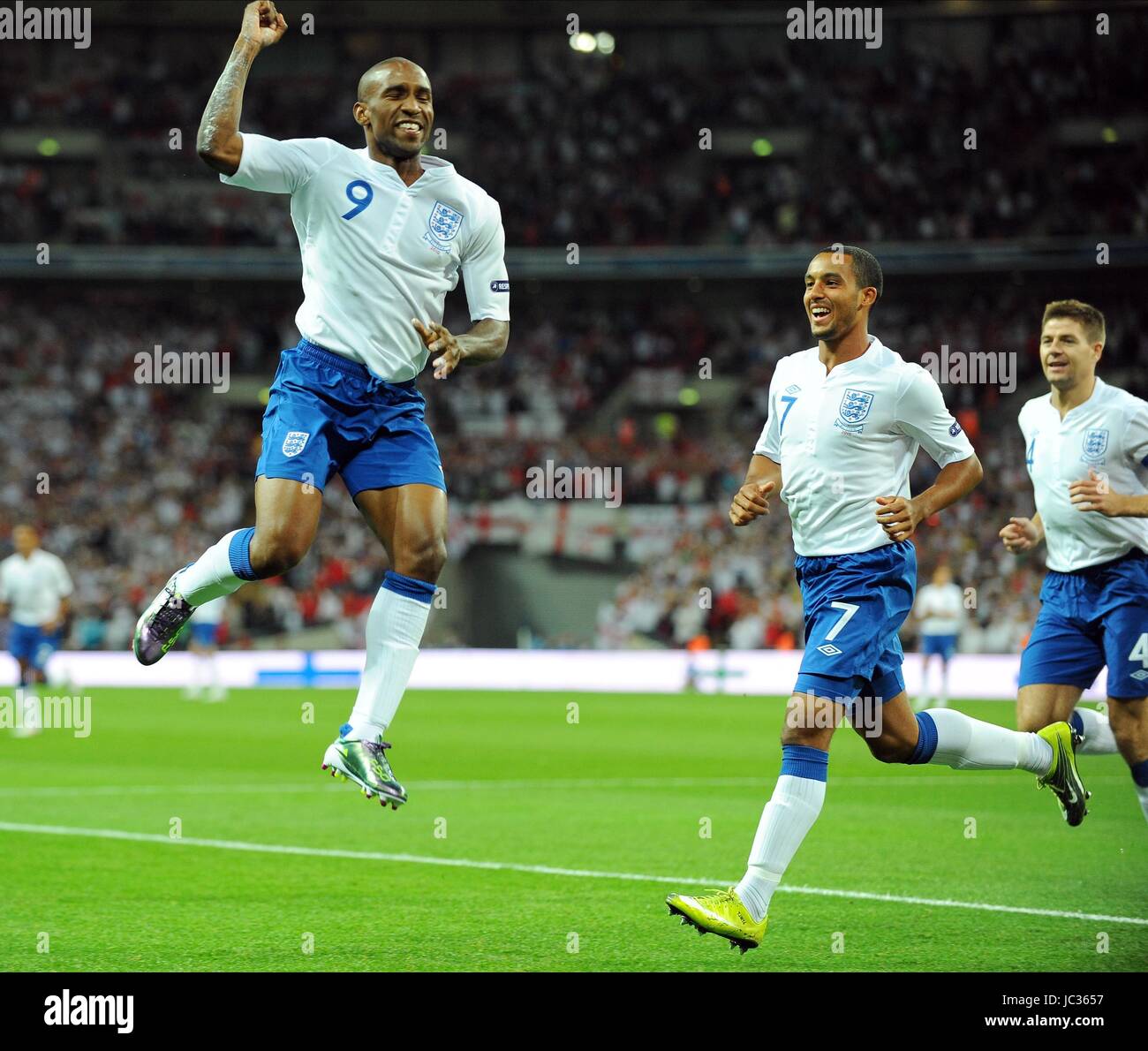 JERMAIN DEFOE CELEBRATES HIS 1ST GOAL ENGLAND ENGLAND WEMBLEY STADIUM ...