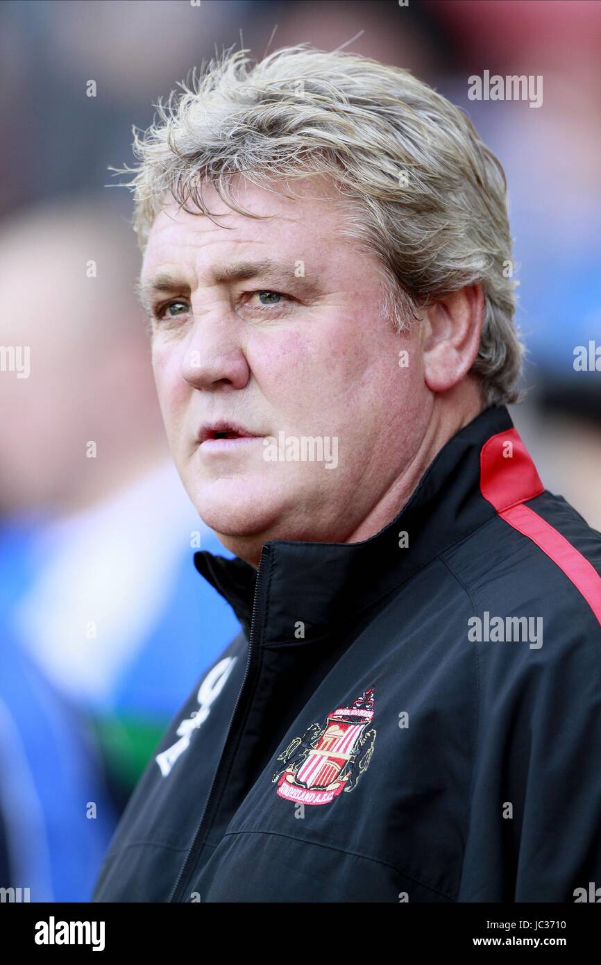 STEVE BRUCE SUNDERLAND FC MANAGER SUNDERLAND FC MANAGER JJB STADIUM ...