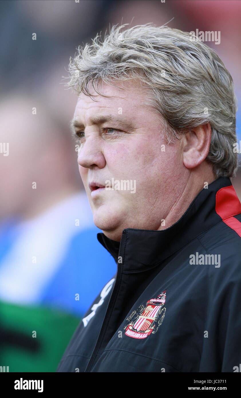 STEVE BRUCE SUNDERLAND FC MANAGER SUNDERLAND FC MANAGER JJB STADIUM ...