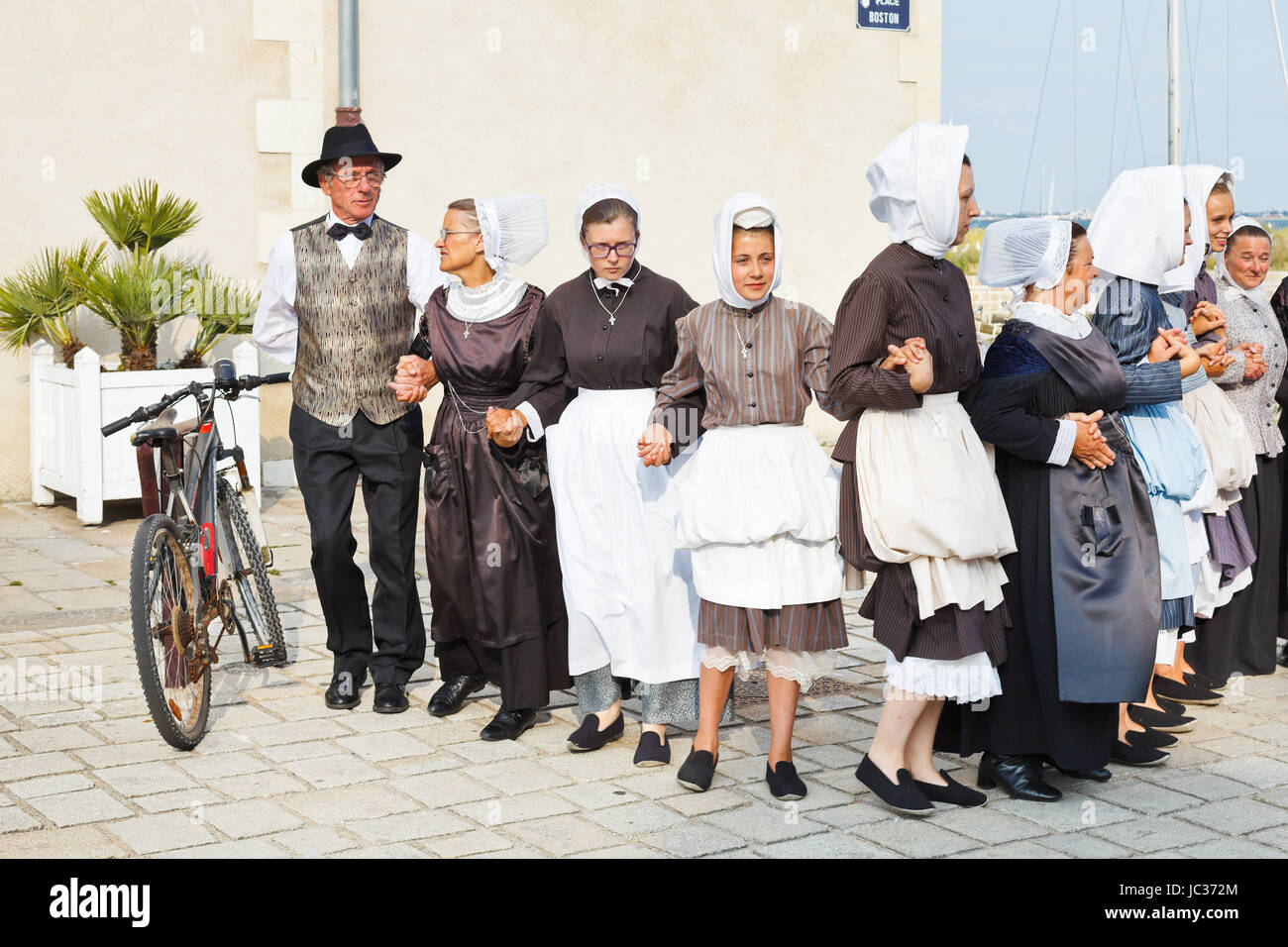 Amateur folk music hi-res stock photography and images - Alamy