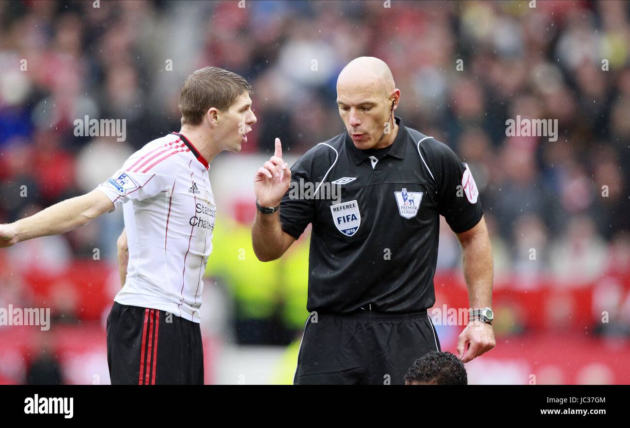 STEVEN GERRARD & HOWARD WEBB MANCHESTER UNITED V LIVERPOOL OLD TRAFFORD MANCHESTER ENGLAND 19 ...