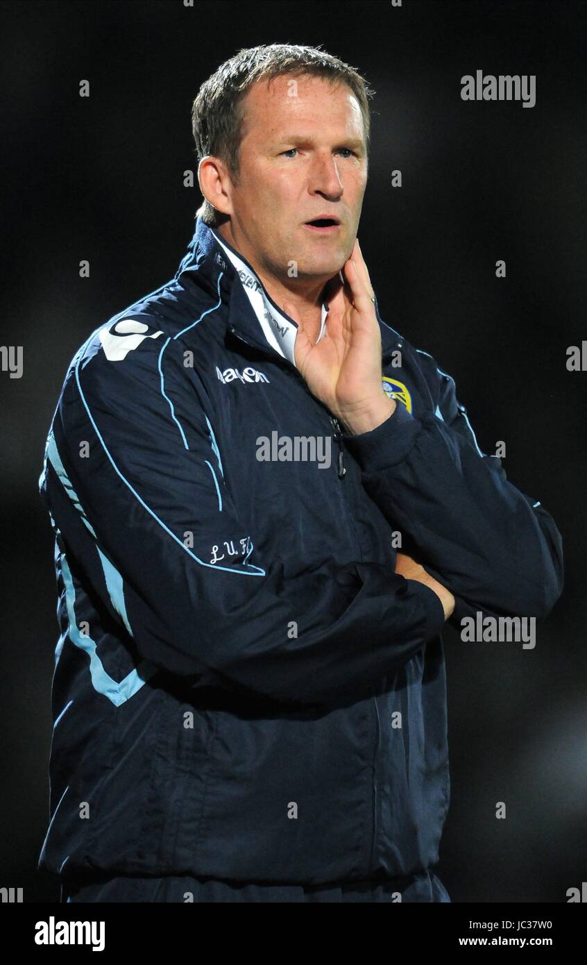 SIMON GRAYSON LEEDS UTD MANAGER LEEDS UTD MANAGER KEEPMOAT STADIUM ...