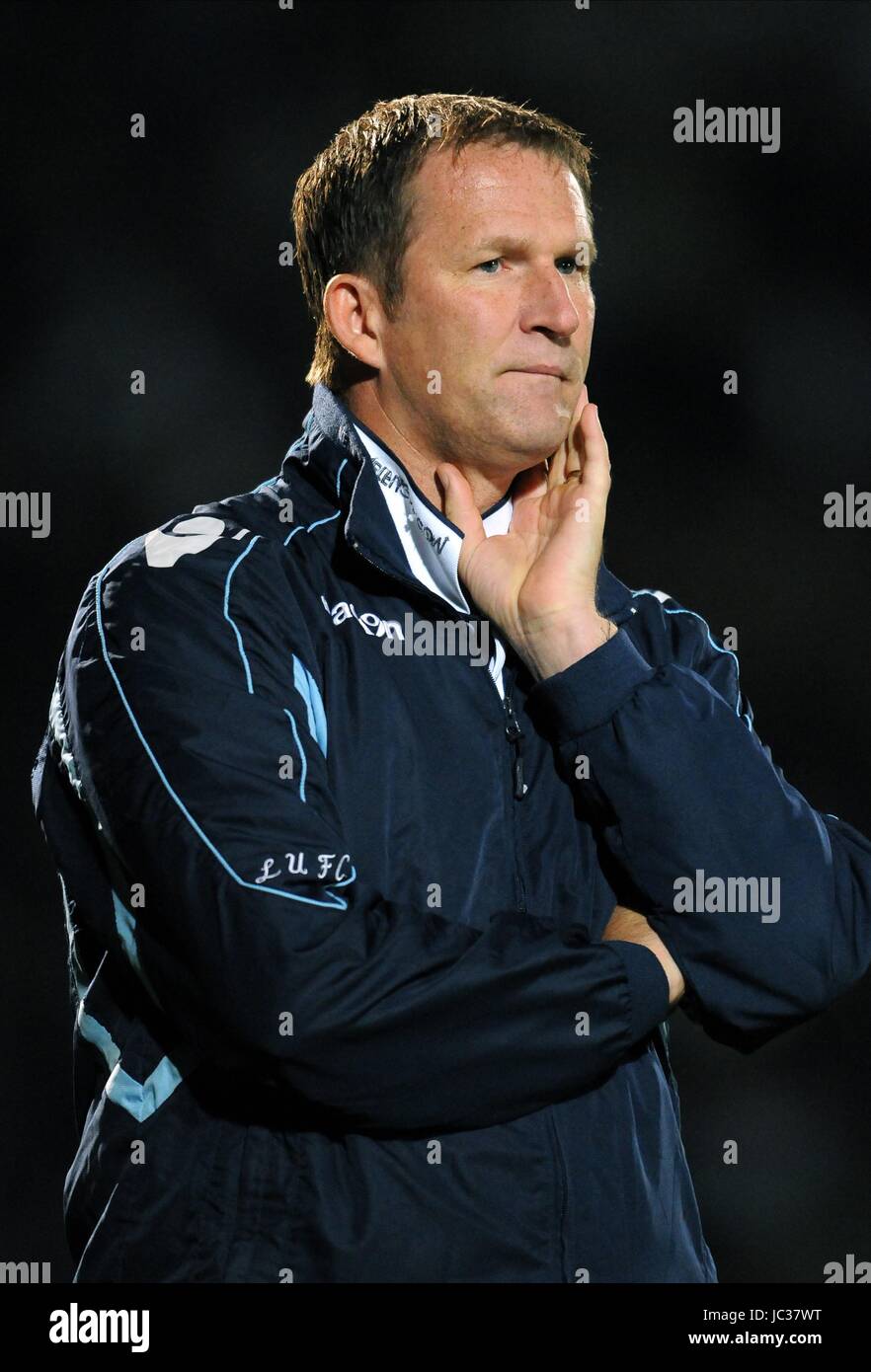 SIMON GRAYSON LEEDS UTD MANAGER LEEDS UTD MANAGER KEEPMOAT STADIUM ...