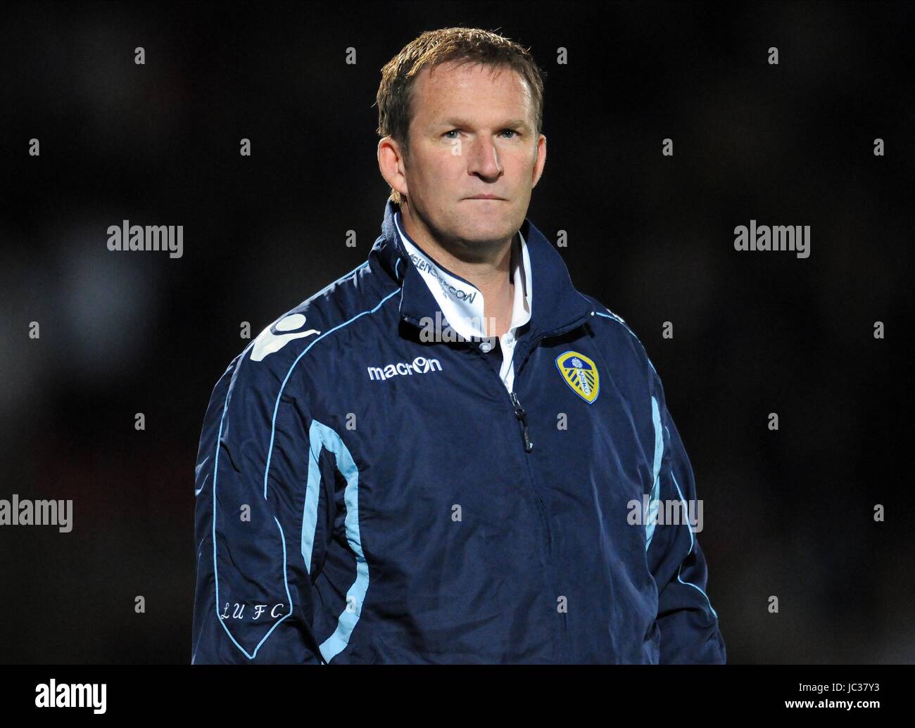 SIMON GRAYSON LEEDS UTD MANAGER LEEDS UTD MANAGER KEEPMOAT STADIUM ...