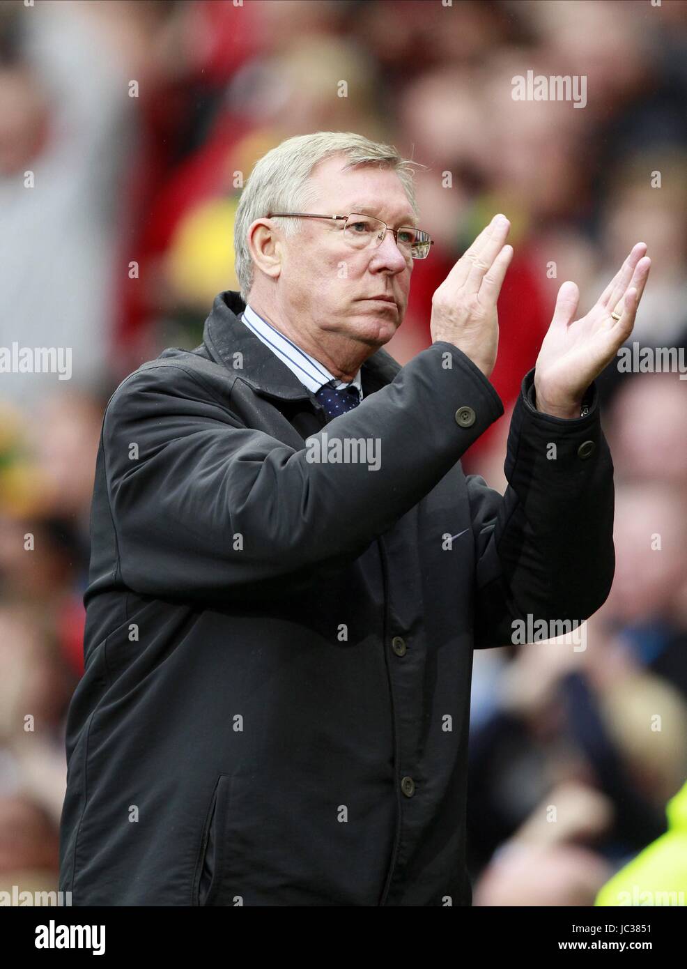 SIR ALEX FERGUSON MANCHESTER UNITED FC MANAGER MANCHESTER UNITED FC ...