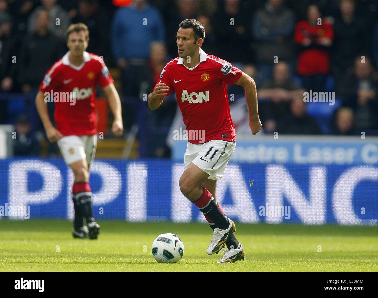 RYAN GIGGS MANCHESTER UNITED FC MANCHESTER UNITED FC REEBOK STADIUM ...