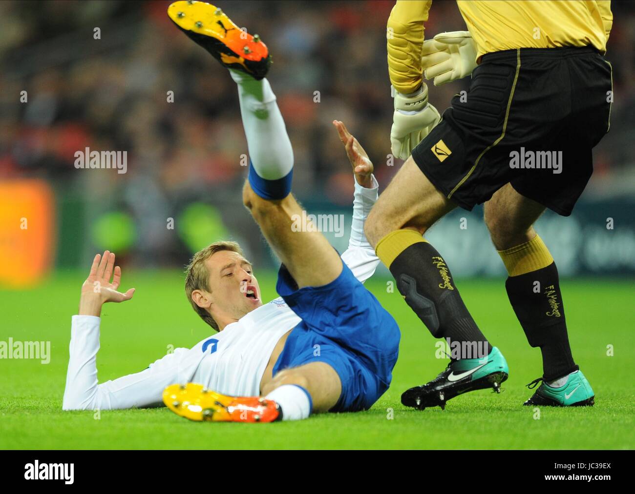 PETER CROUCH AFTER MISSING A C ENGLAND WEMBLEY STADIUM LONDON ENGLAND ...
