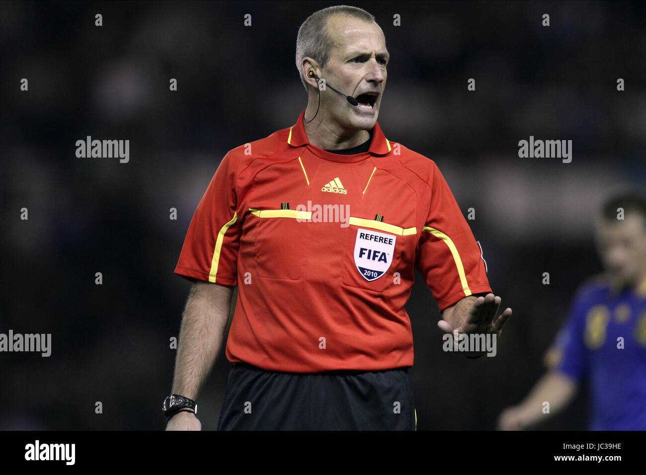 MARTIN ATKINSON FOOTBALL REFEREE FOOTBALL REFEREE PRIDE PARK DERBY ...