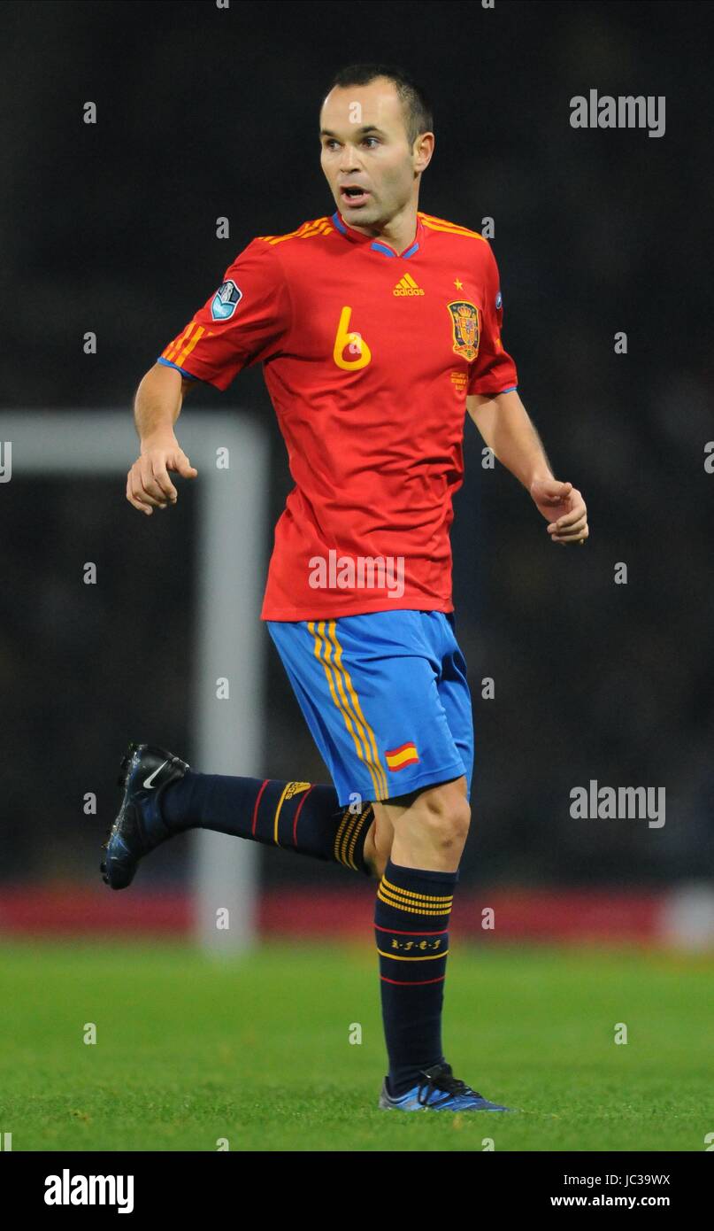 ANDRES INIESTA SPAIN FC BARCELONA SPAIN & FC BARCELONA HAMPDEN PARK ...