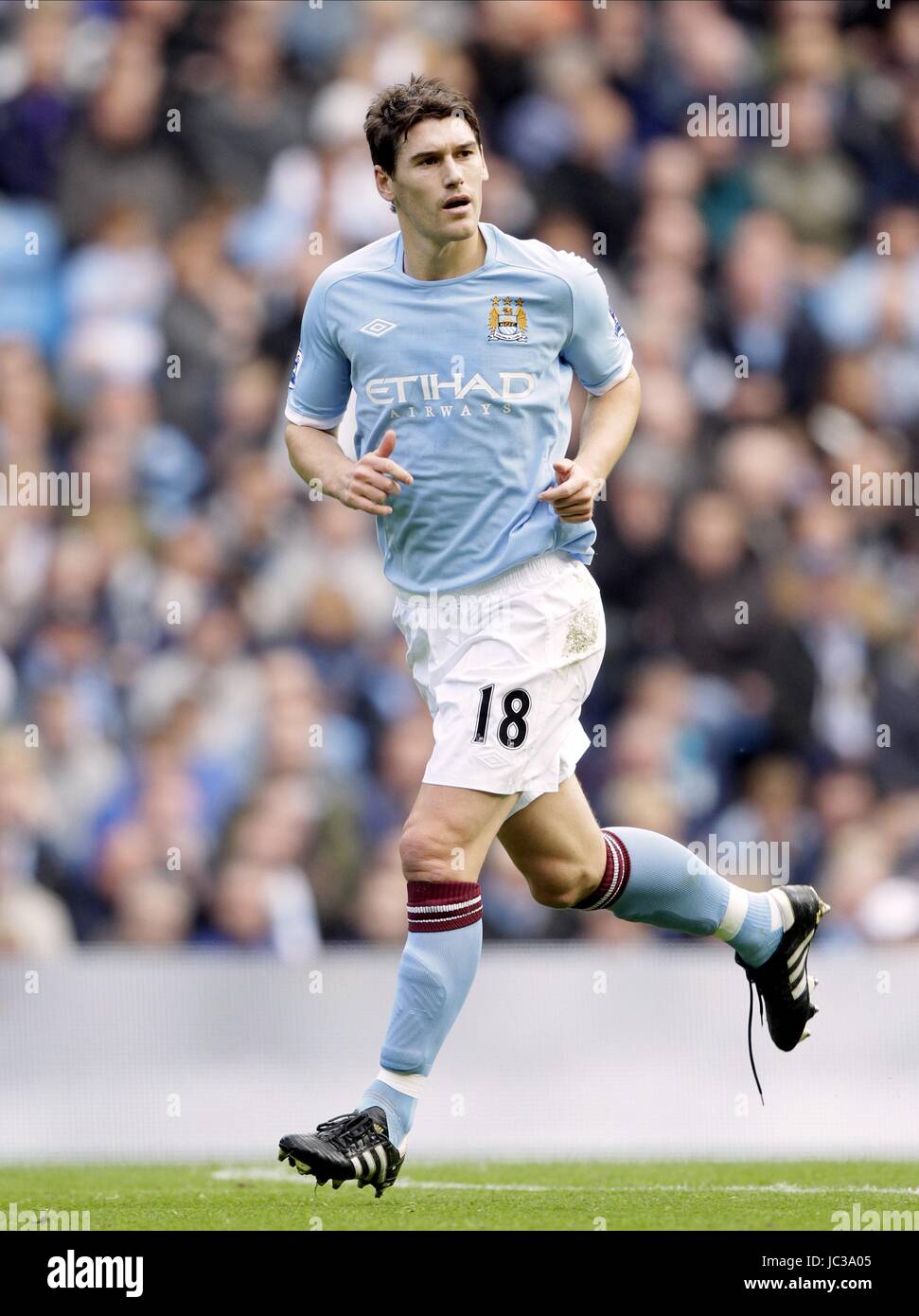 GARETH BARRY MANCHESTER CITY FC MANCHESTER CITY FC EASTLANDS CITY OF ...