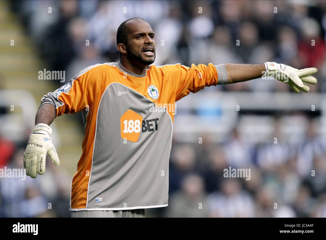 ALI AL HABSI NEWCASTLE UNITED V WIGAN ATHLE ST.JAMES PARK NEWCASTLE ...