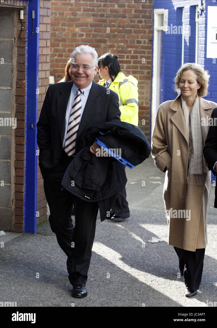 BILL KENWRIGHT EVERTON CHAIRMAN EVERTON CHAIRMAN GOODISON PARK ...