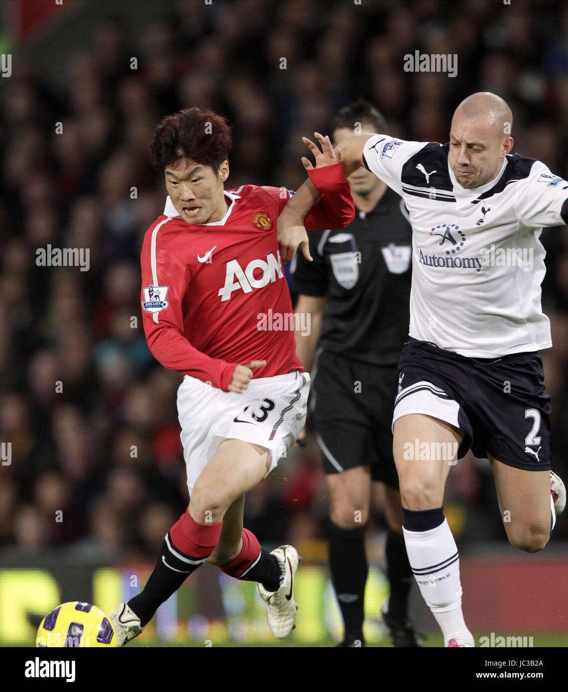 JI-SUN PARK & ALAN HUTTON MANCHESTER UNITED V SPURS OLD TRAFFORD ...