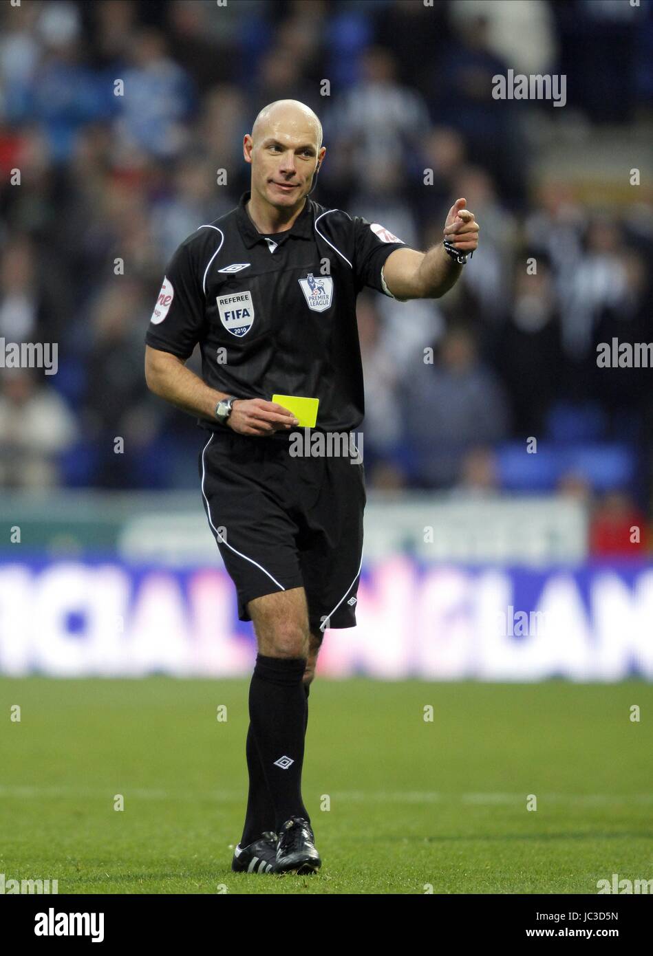 HOWARD WEBB FIFA REFEREE FIFA REFEREE REEBOK STADIUM BOLTON ENGLAND 20 ...