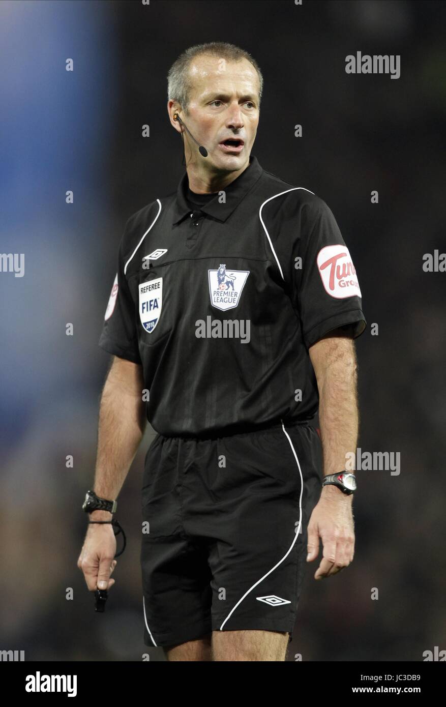 Premiership referee martin atkinson hi-res stock photography and images ...