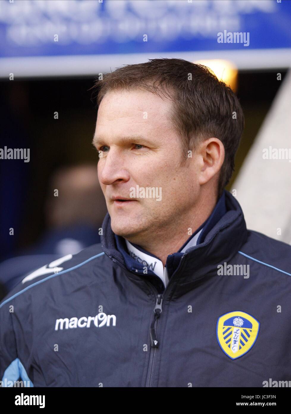 SIMON GRAYSON LEEDS UNITED MANAGER LEEDS UNITED MANAGER WALKERS STADIUM ...