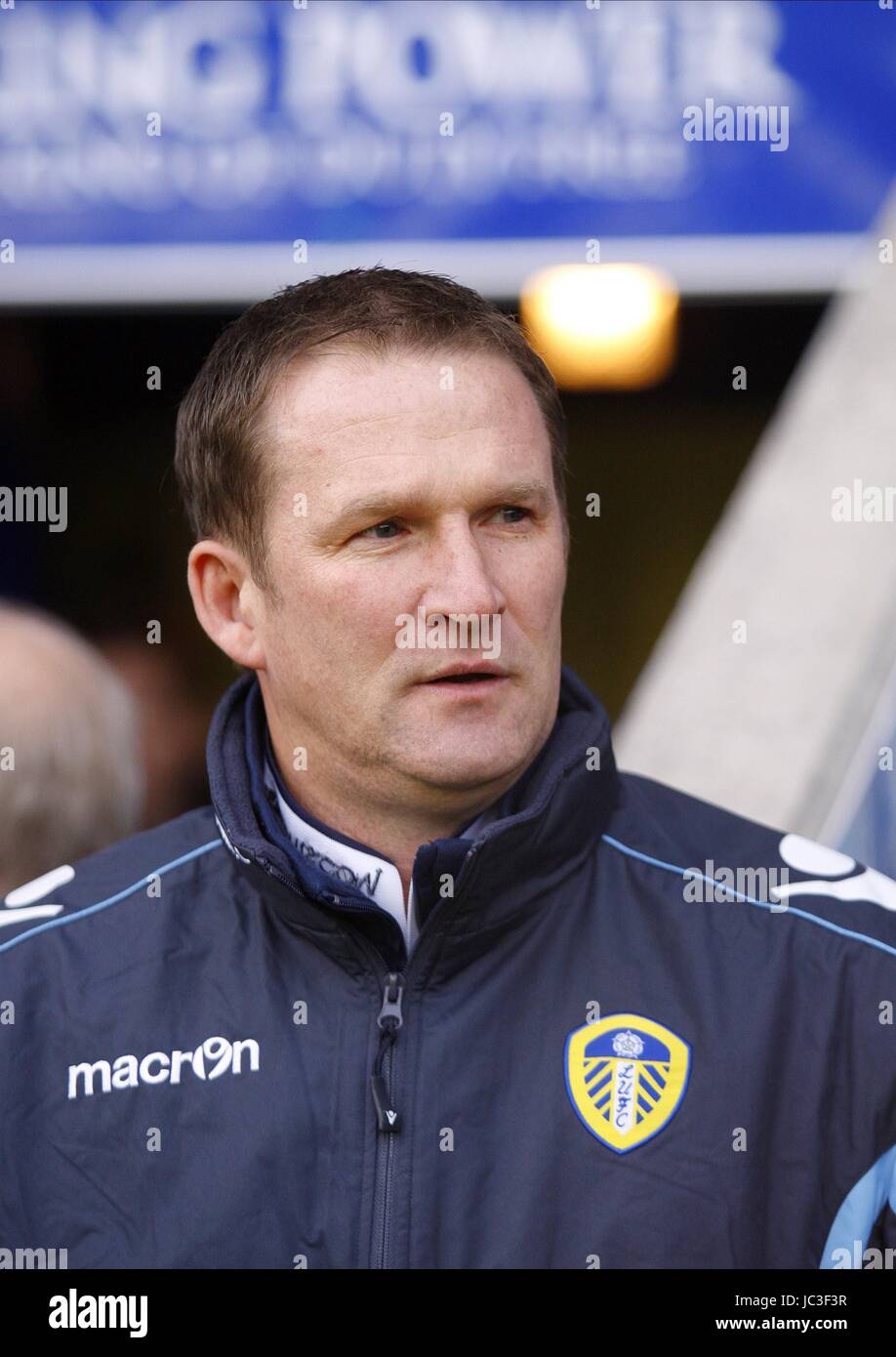 SIMON GRAYSON LEEDS UNITED MANAGER LEEDS UNITED MANAGER WALKERS STADIUM ...