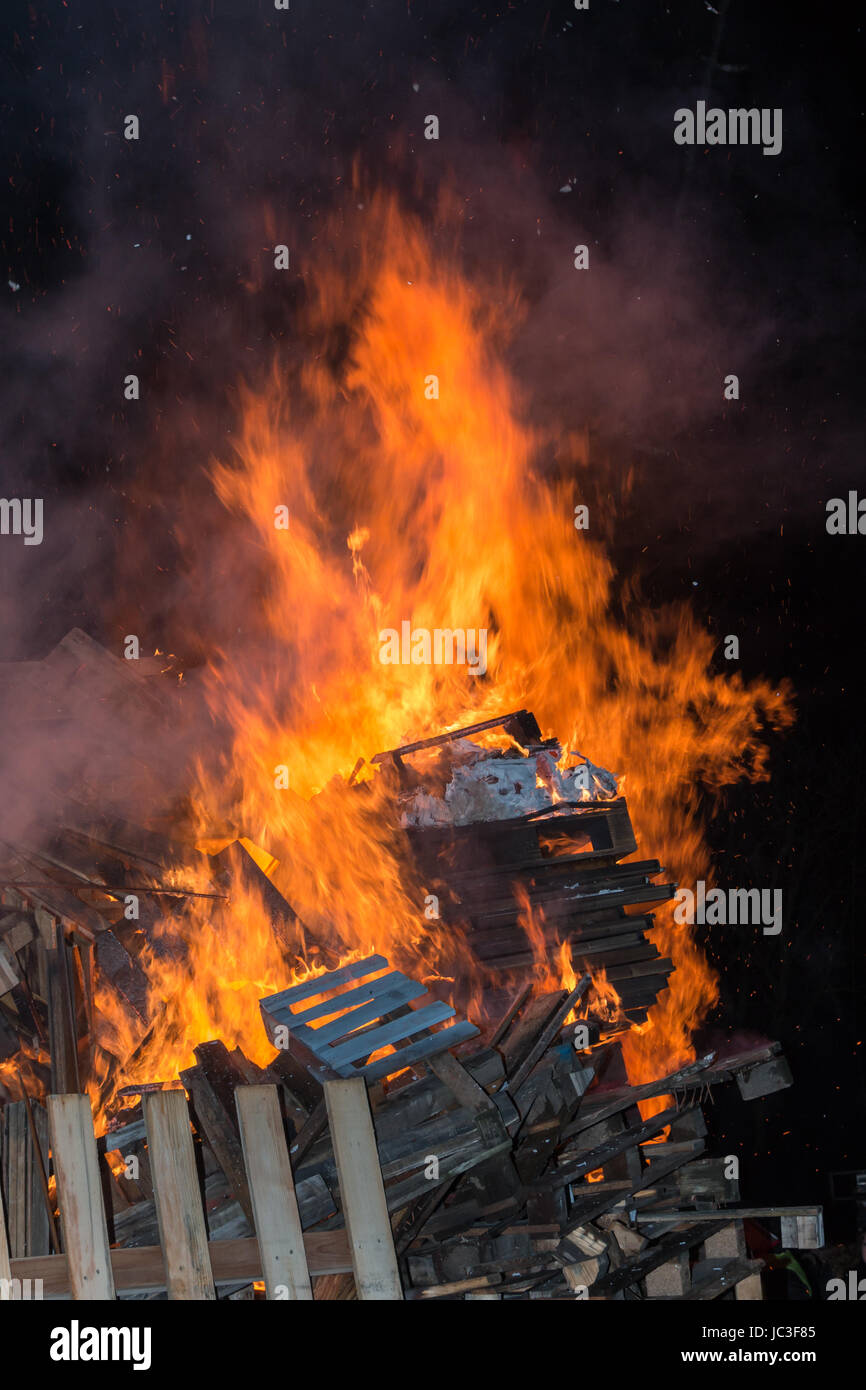 Big Wood Campfire with High Flames at Night Stock Photo - Alamy