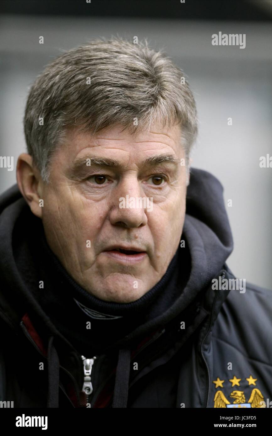 Manchester city assistant coach hi-res stock photography and images - Alamy