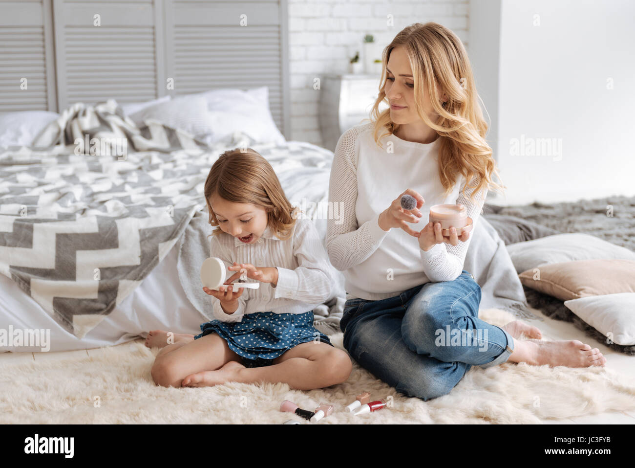 Little kid feeling the texture of liquid powder Stock Photo - Alamy