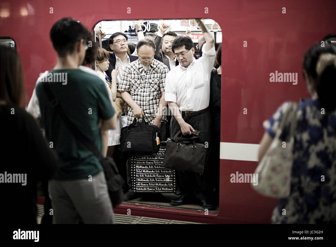 Packed train japan hi-res stock photography and images - Alamy
