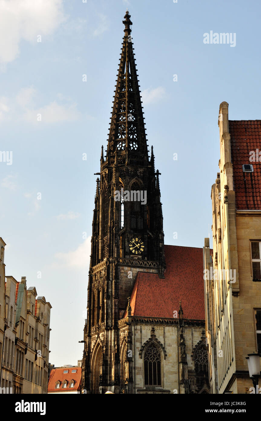Blick auf die St. Lamberti-Kirchein der Altstadt von Münster Stock ...