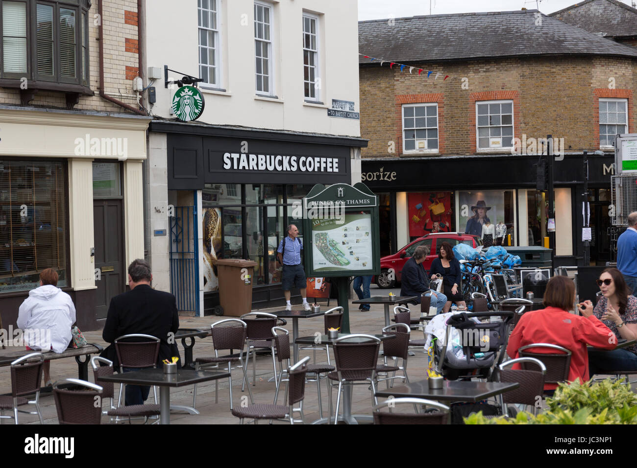 Henley town square hi-res stock photography and images - Alamy