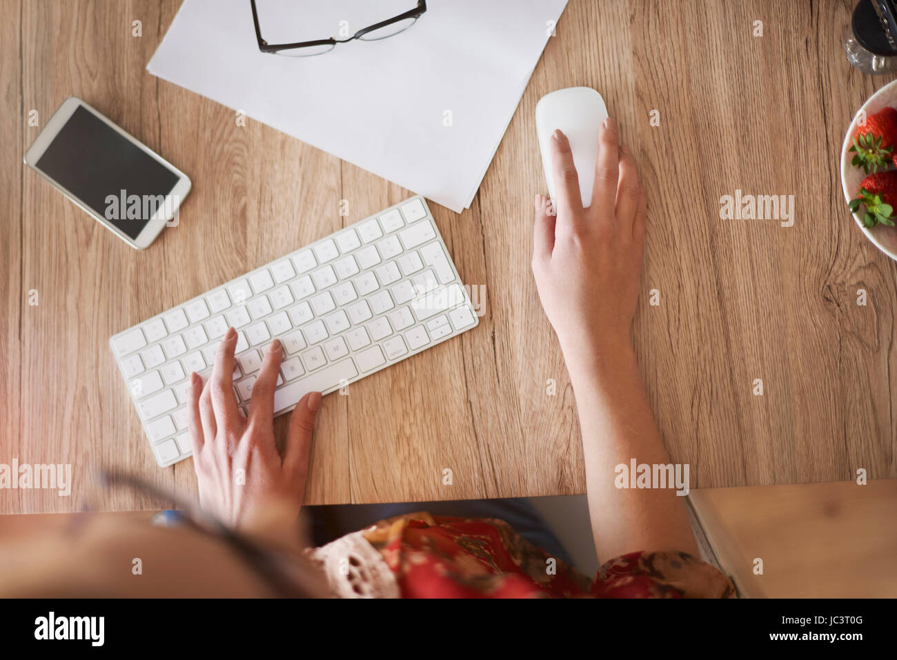 Close up of working woman Stock Photo - Alamy