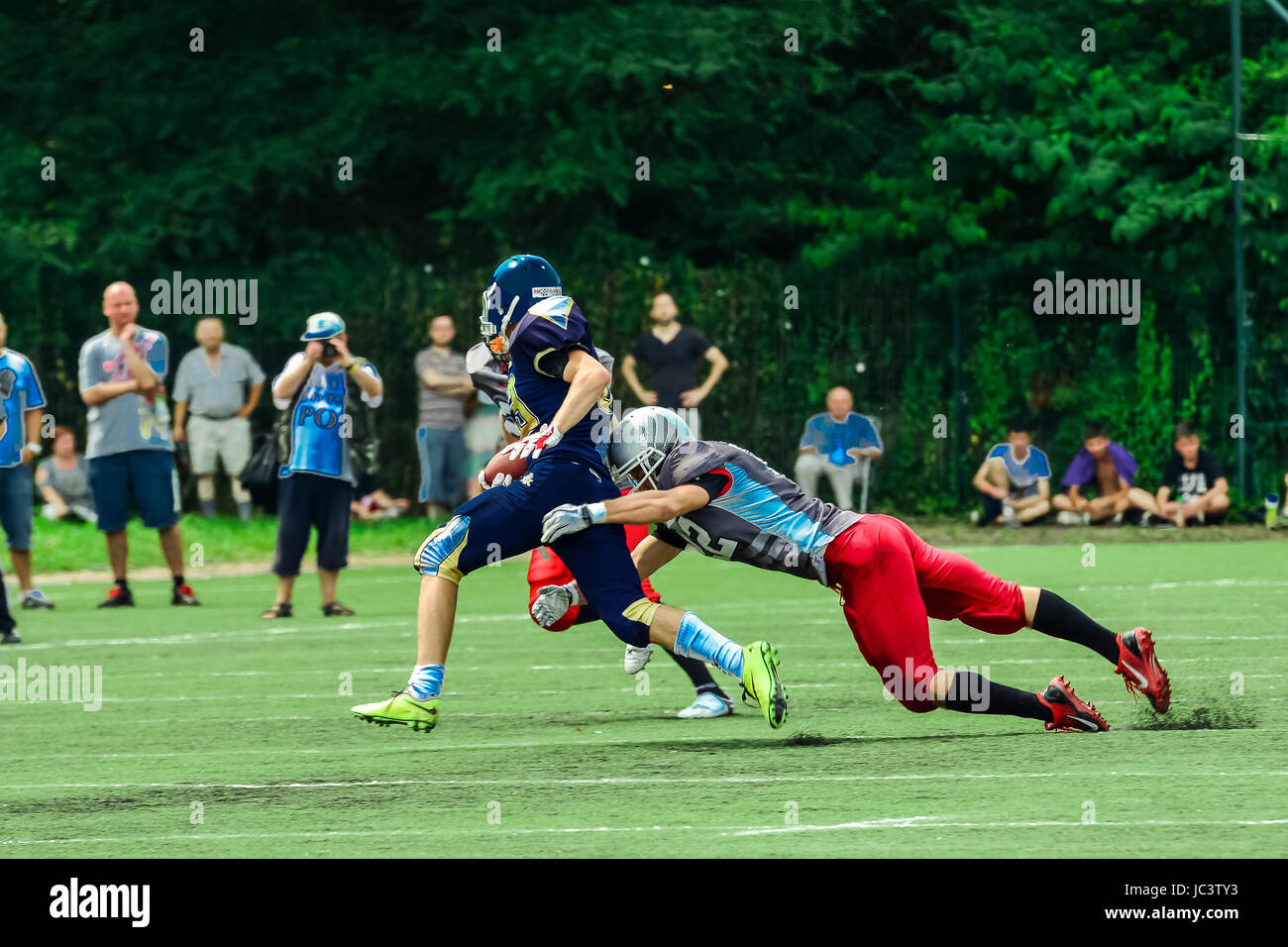American football tackle, two players hi-res stock photography and ...